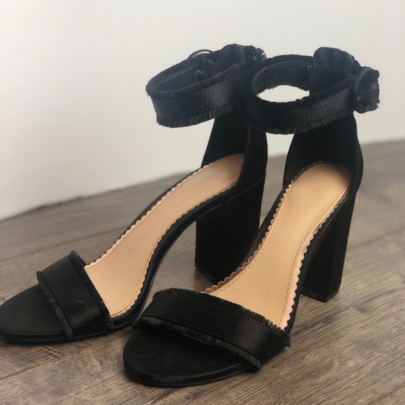LC Lauren Conrad | Shoes | Lc Lauren Conrad Classic Black Strap Heels ...